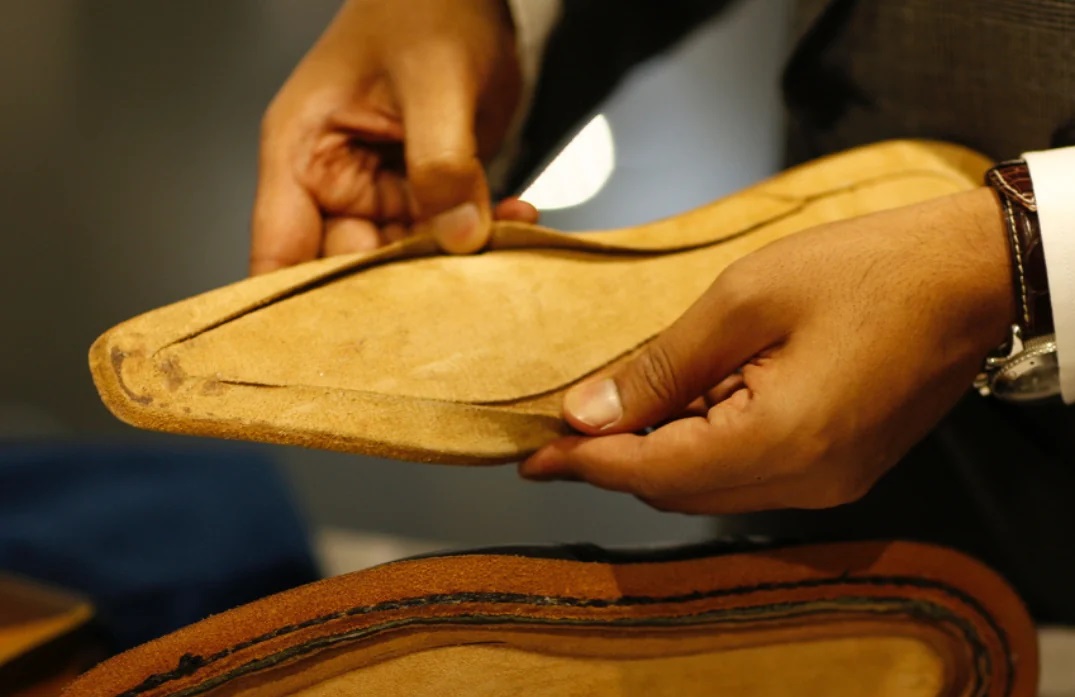 360° Leather Channeling by Bridlen